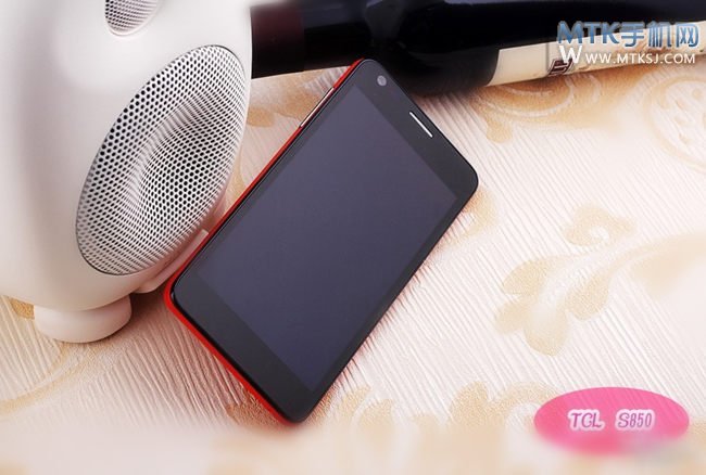 极致纤薄 红色版TCL S850高清写真(6)_MTK手机网：专注MTK平台,提供MTK6577,MTK6589手机资讯评测